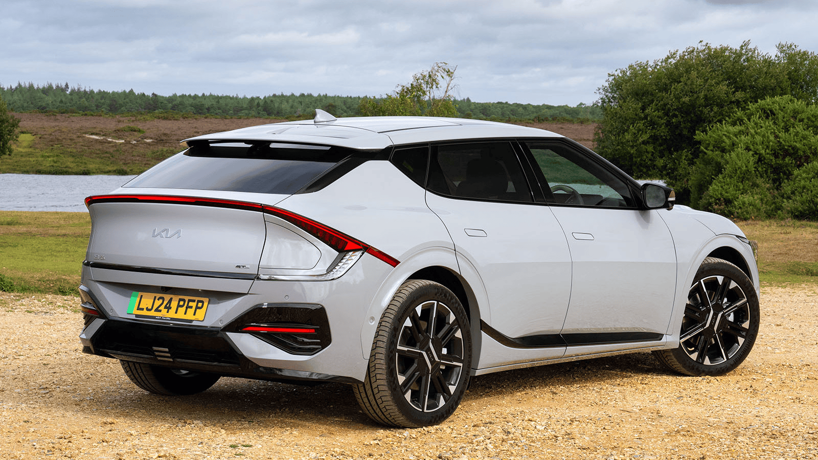 Kia Unveils Upgraded EV6 Electric SUV at Bharat Mobility Global Expo ...