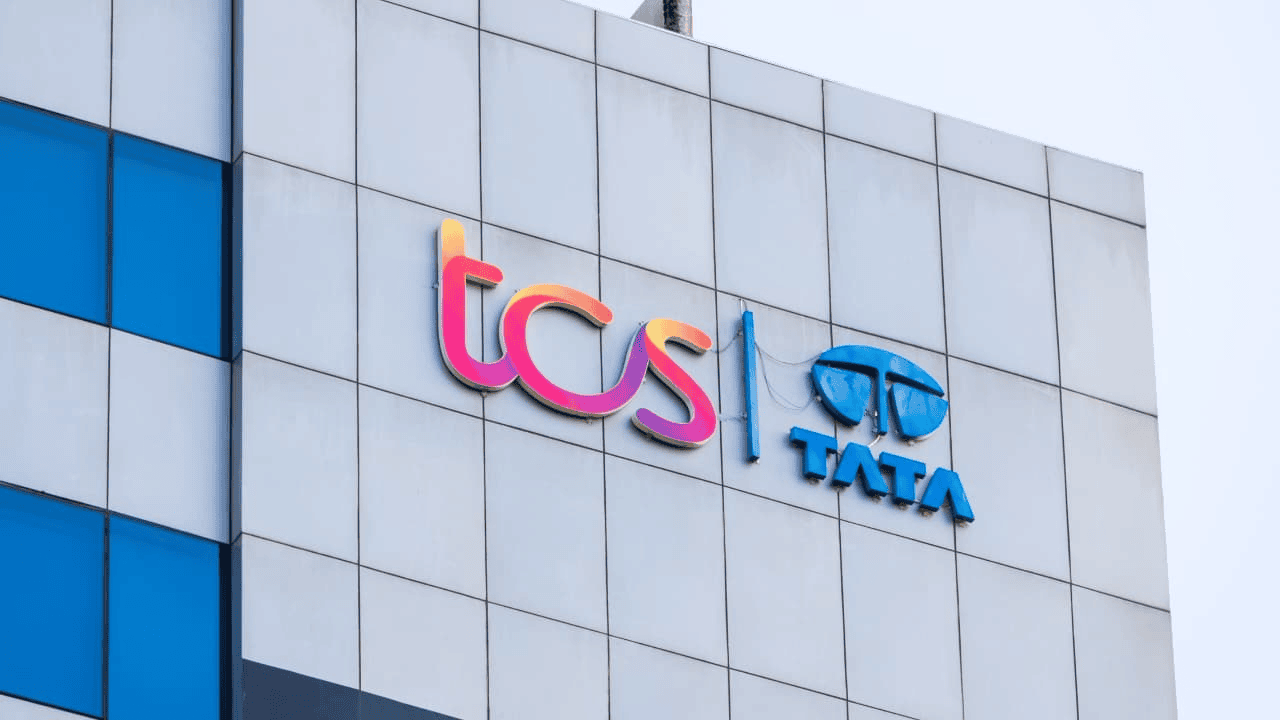 TCS, Tech Mahindra, Max Healthcare, Axis Bank, HCL Tech Share Price ...
