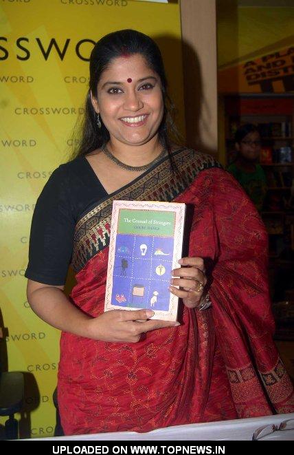Renuka Shahane Photos - Renuka Shahane Photo Gallery | Veethi